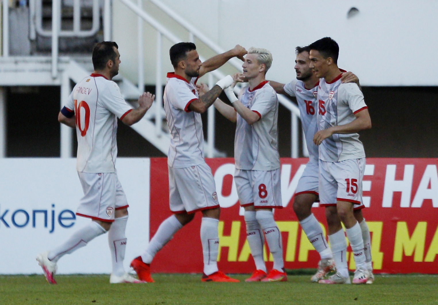 ‘Wowza’ - Plenty of Leeds United fans flock to footage on international ...