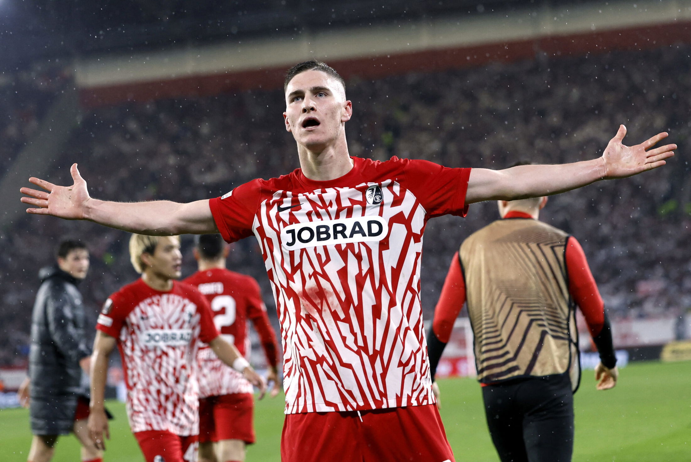 Euro club want new winger but need to sell first, Leeds United are keen ...