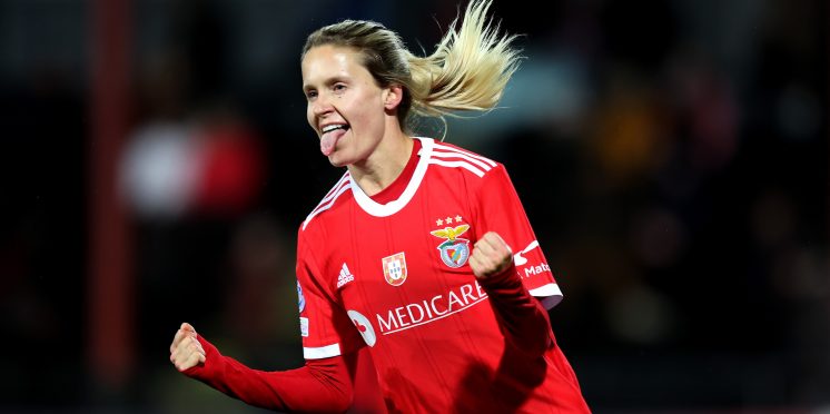 Arsenal make record offer to Benfica for CanWNT star Cloé Lacasse ...