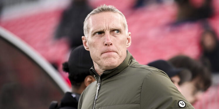 York United sack head coach Martin Nash
