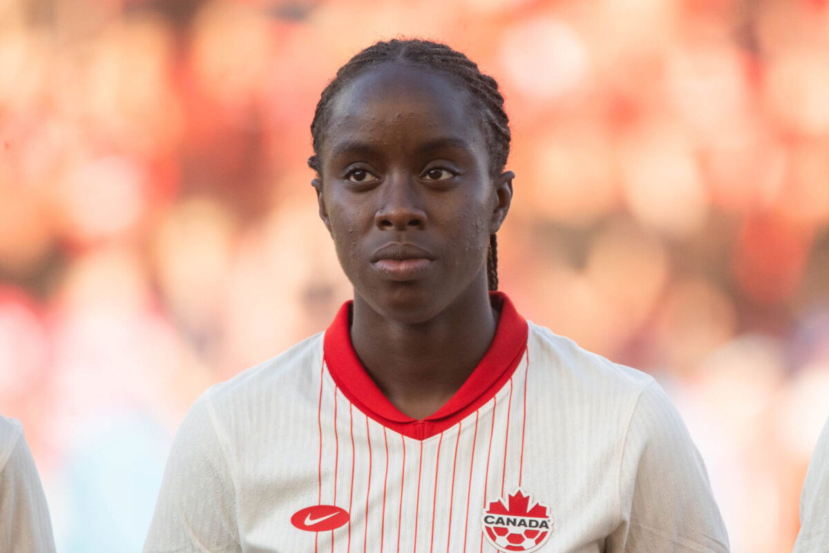 Canada star Simi Awujo joins Manchester United