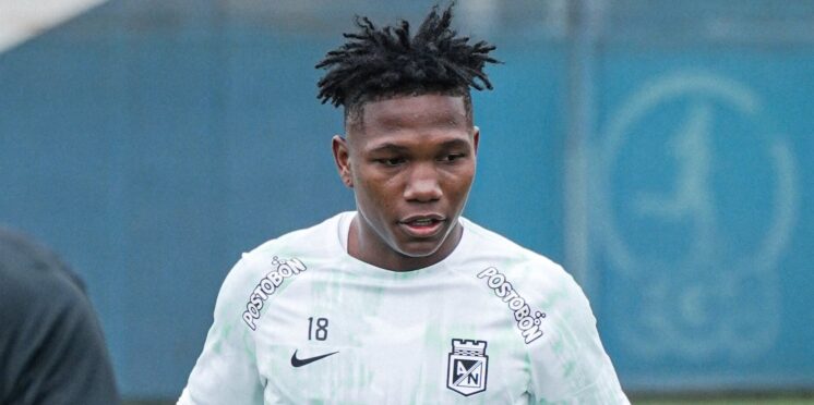 Vancouver Whitecaps sign Colombian wing-back Édier Ocampo