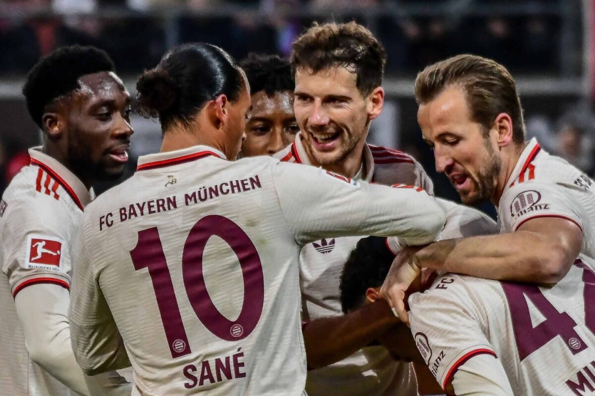 Davies' Bayern hang on for tough Bundesliga win at St. Pauli
