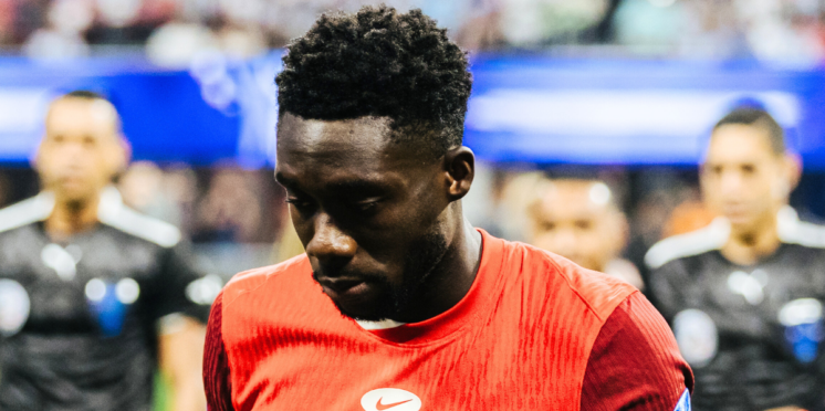 Alphonso Davies tears ACL, will miss rest of season