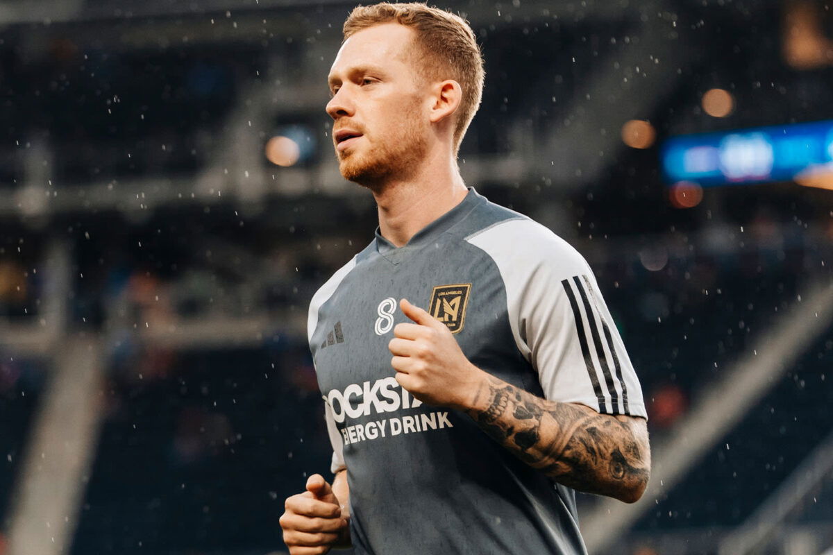 Ryan Reynolds’ Wrexham sign former LAFC midfielder in push for Premier League promotion ...