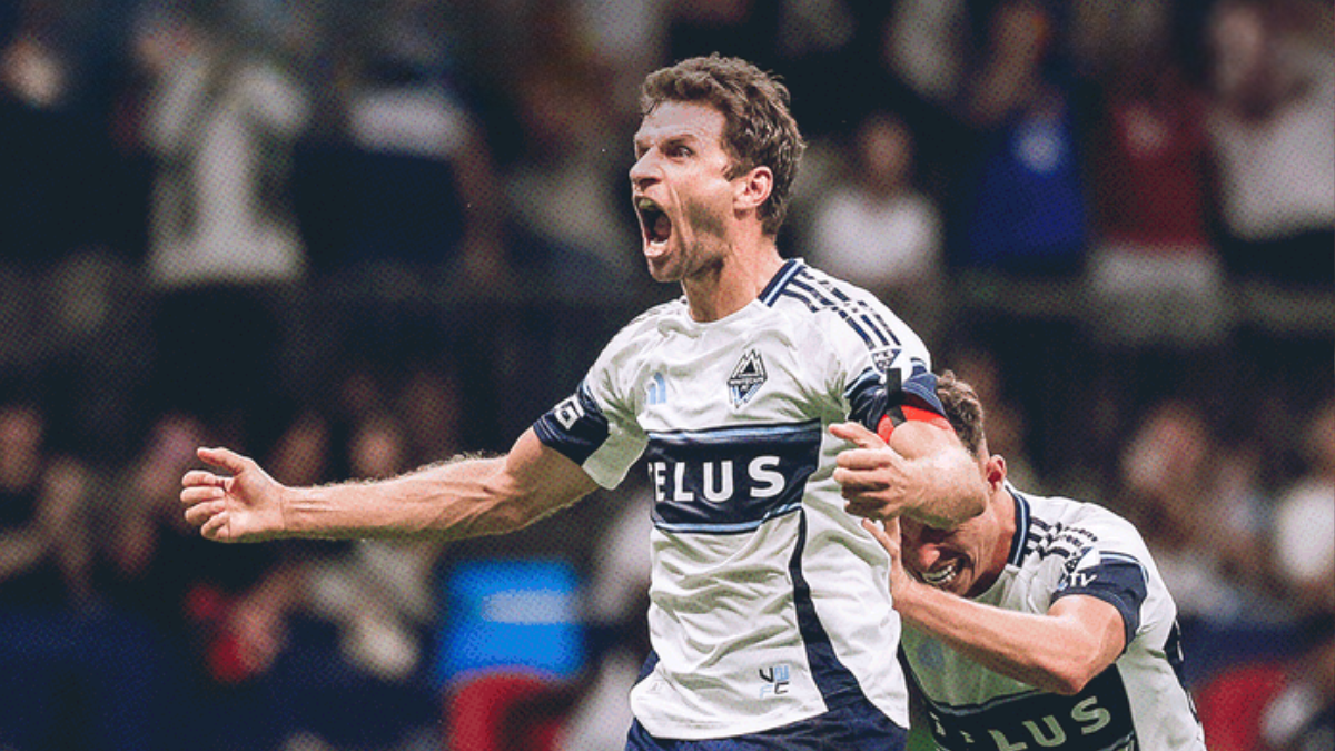 Thomas Muller scores controversial late match-winning penalty