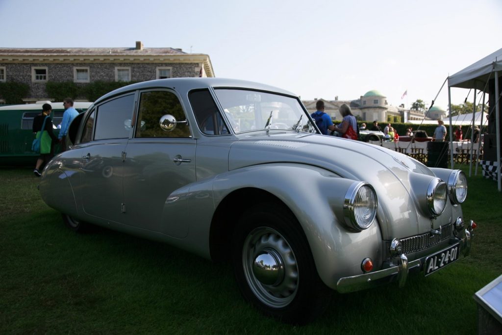 All the fun of the rear: best rear-engined sports cars - Read Cars