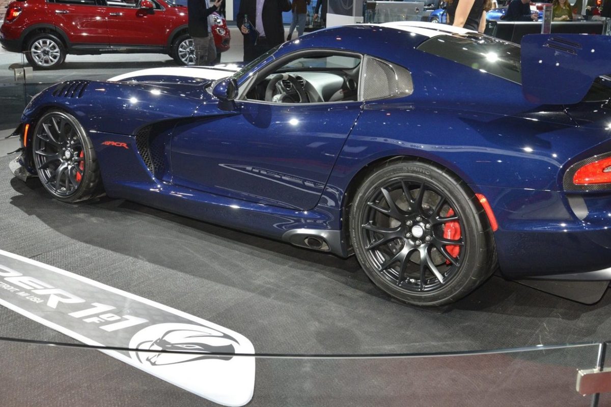 When big is beautiful: cars with massive engines - Read Cars
