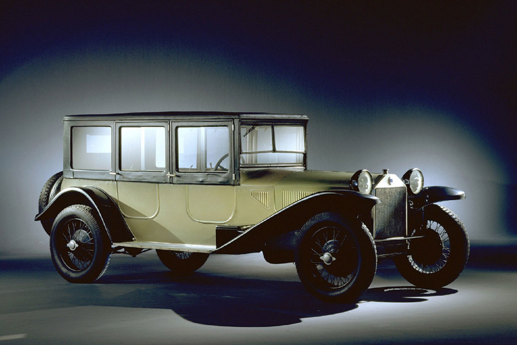 First car with a monocoque chassis: 1924 - Read Cars