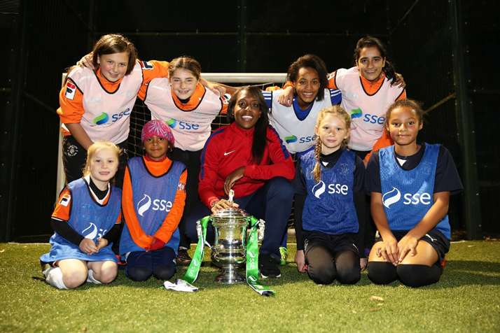 England star makes surprise visit to Luton girls' training - CitiBlog
